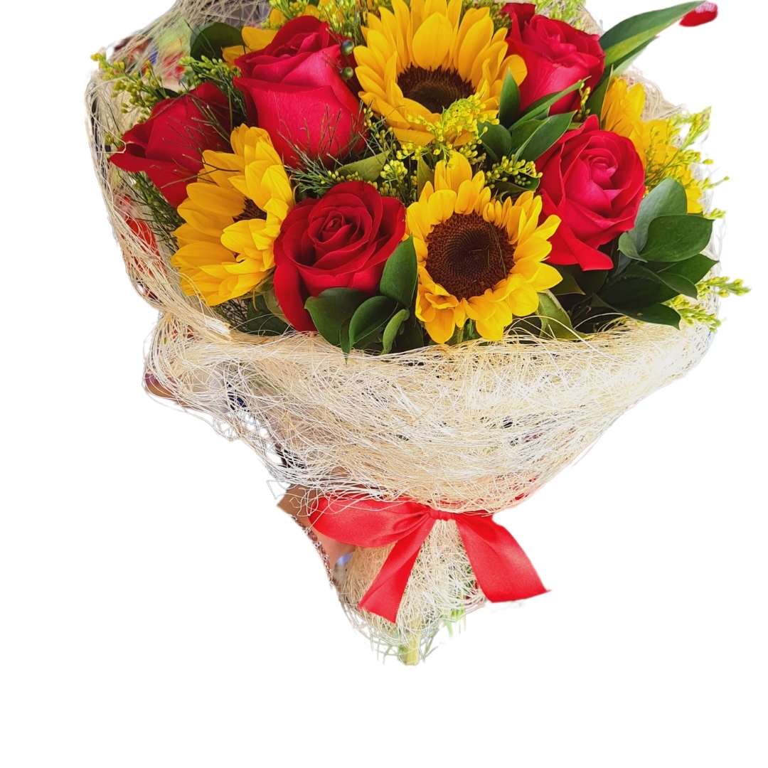 Buquê mix de rosas e girassol na tela | RoseFloricultura Buquê mix de rosas e girassol na tela | RoseFloricultura